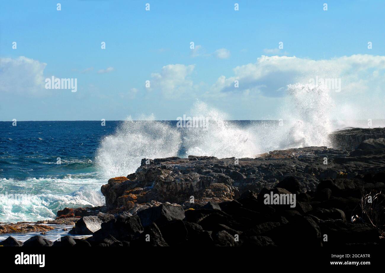 Swelling waves hi-res stock photography and images - Alamy