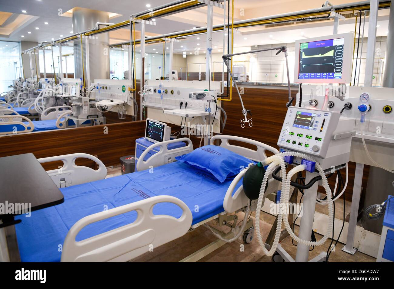 Dhaka, Bangladesh. 07th Aug, 2021. ICU beds are ready for covid-19 ...