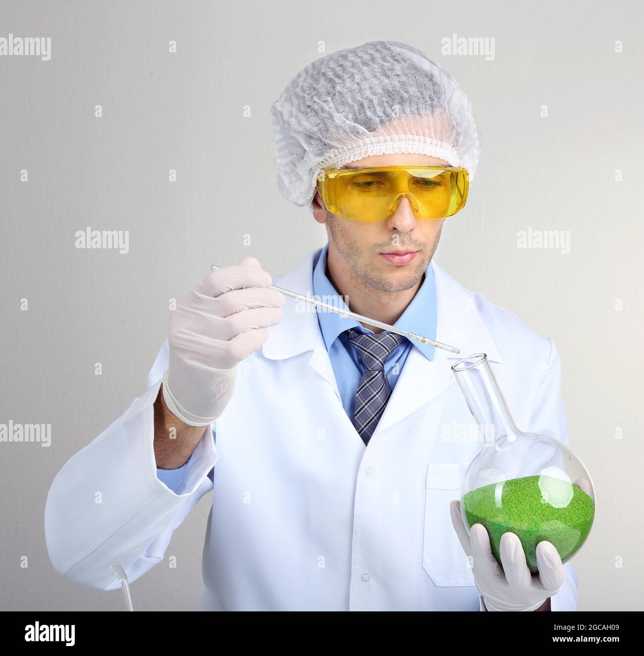 Young laboratory scientist working at lab Stock Photo - Alamy