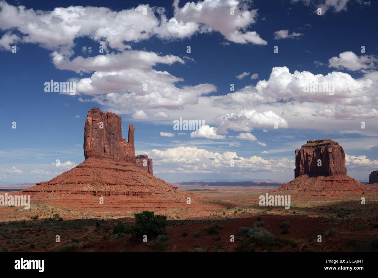 Red sandstone West Mitten Butte and Merrick Butte cliffs in Monument ...