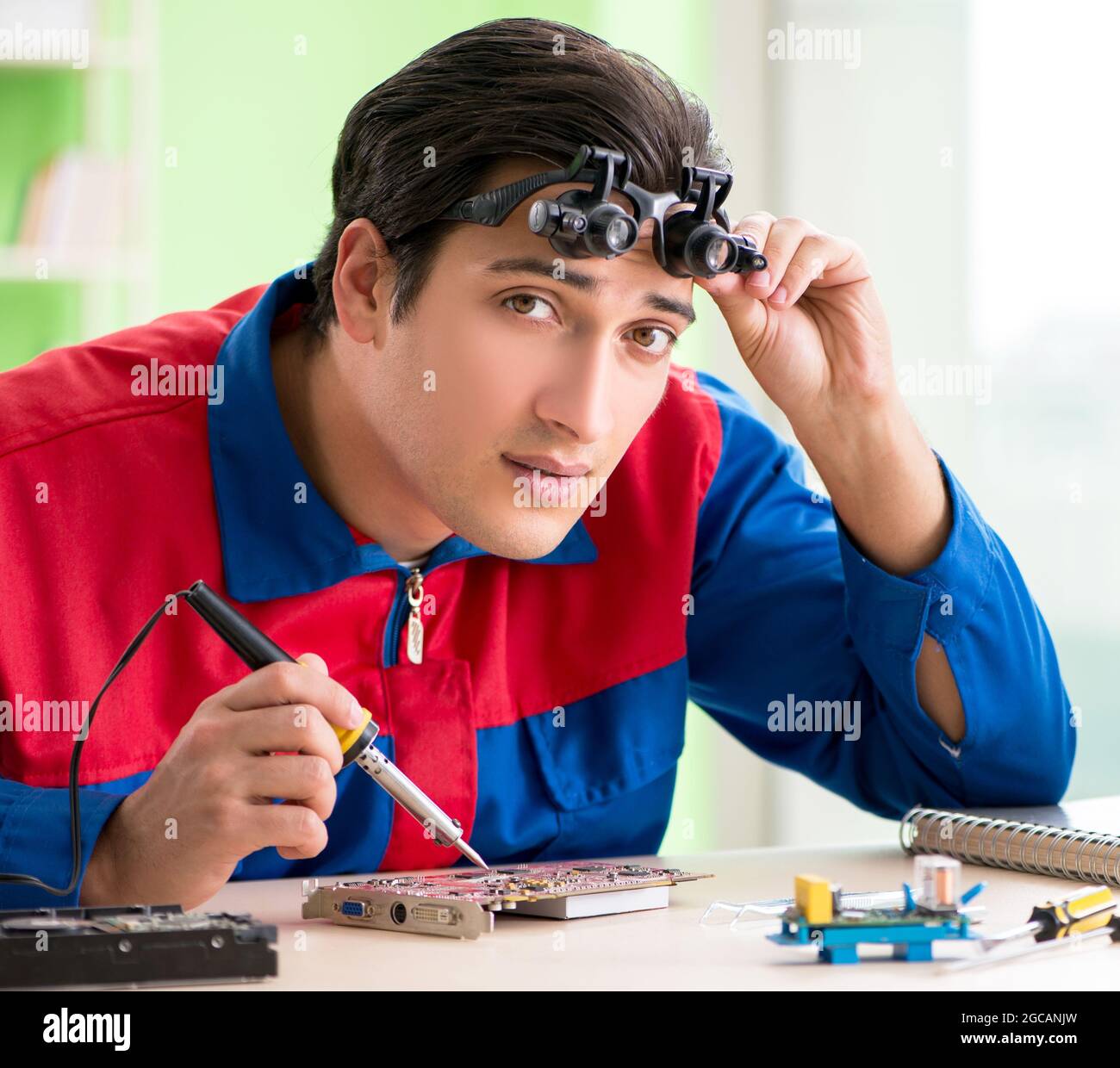 The computer engineer repairing broken desktop Stock Photo - Alamy
