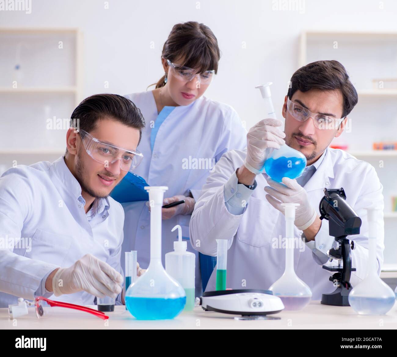 The team of chemists working in the lab Stock Photo - Alamy