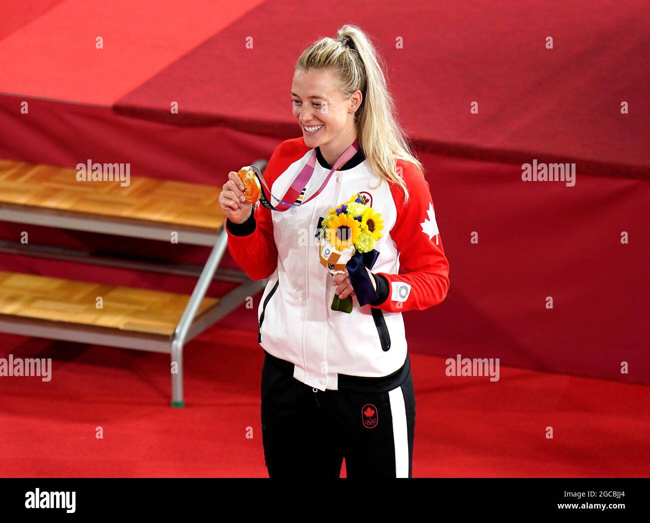 Canada's Kelsey Mitchell celebrates with the gold medal in the Women's ...