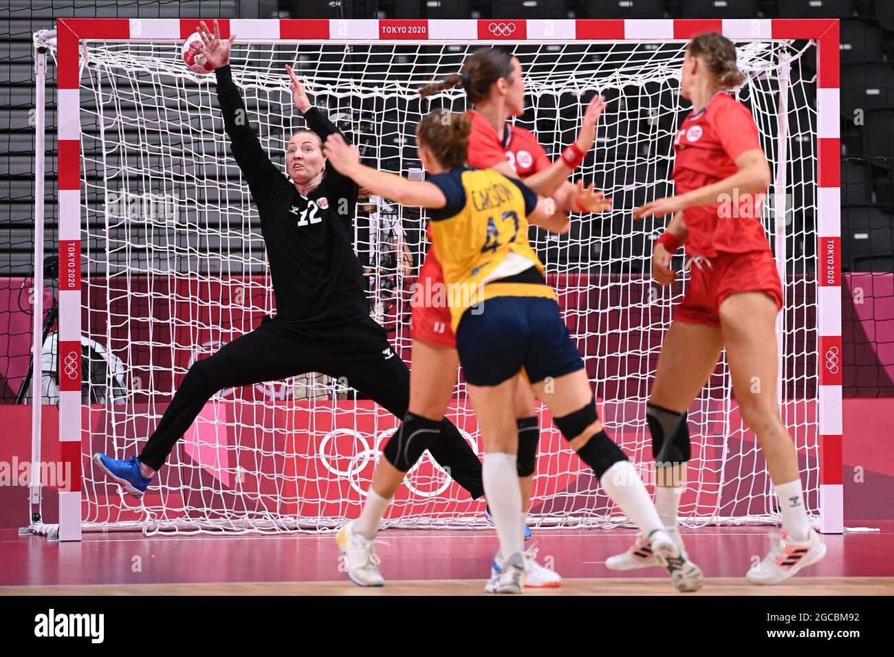Tokyo, Japan. 8th Aug, 2021. Silje Solberg (1st L) of Norway competes ...