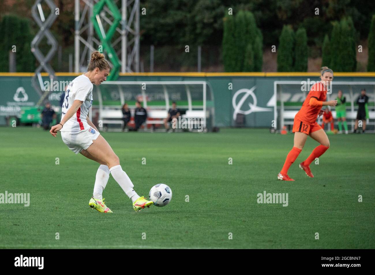 Celia Jiménez Delgado (13 OL Reign) service to the box during the ...