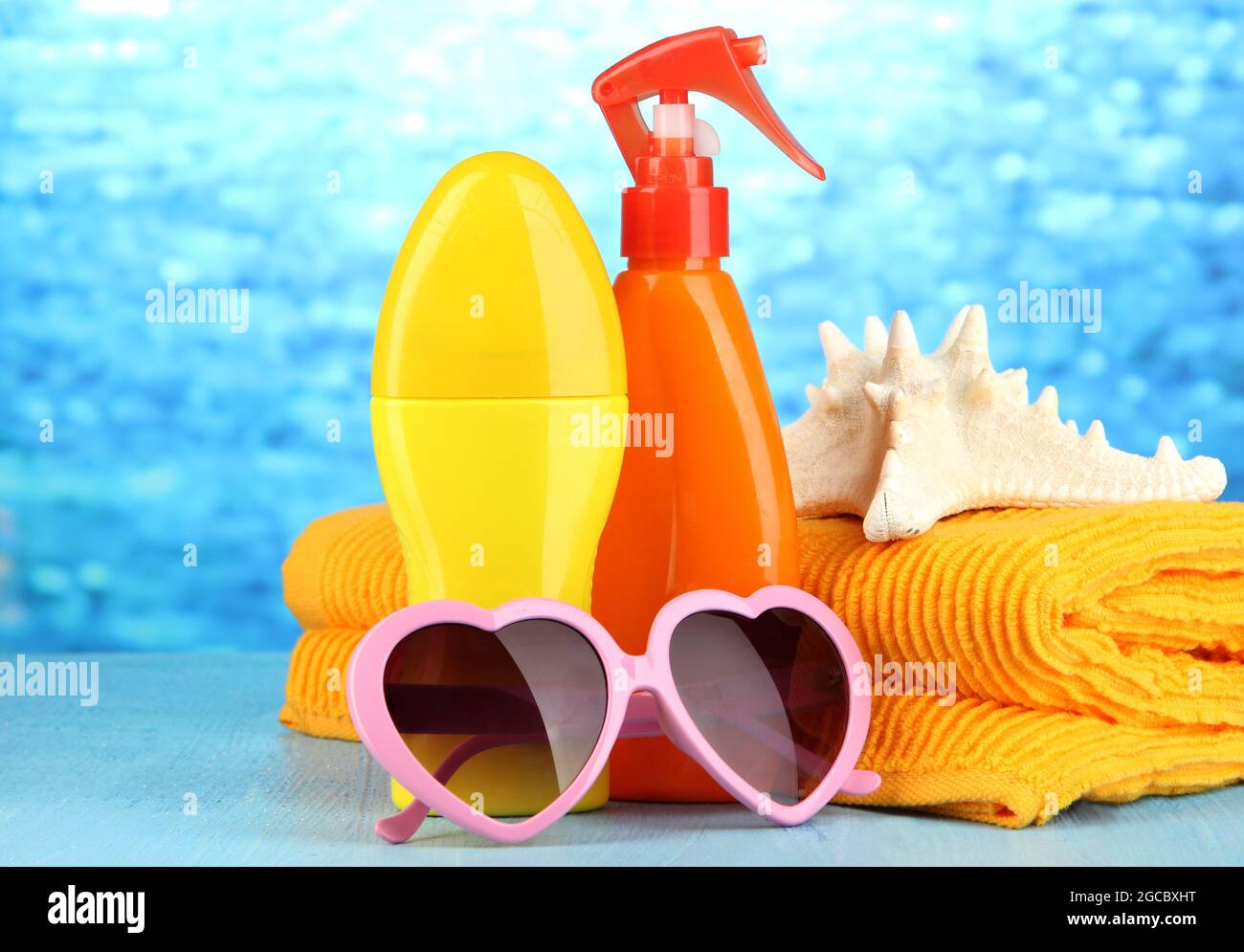 Beach items on beach background Stock Photo - Alamy
