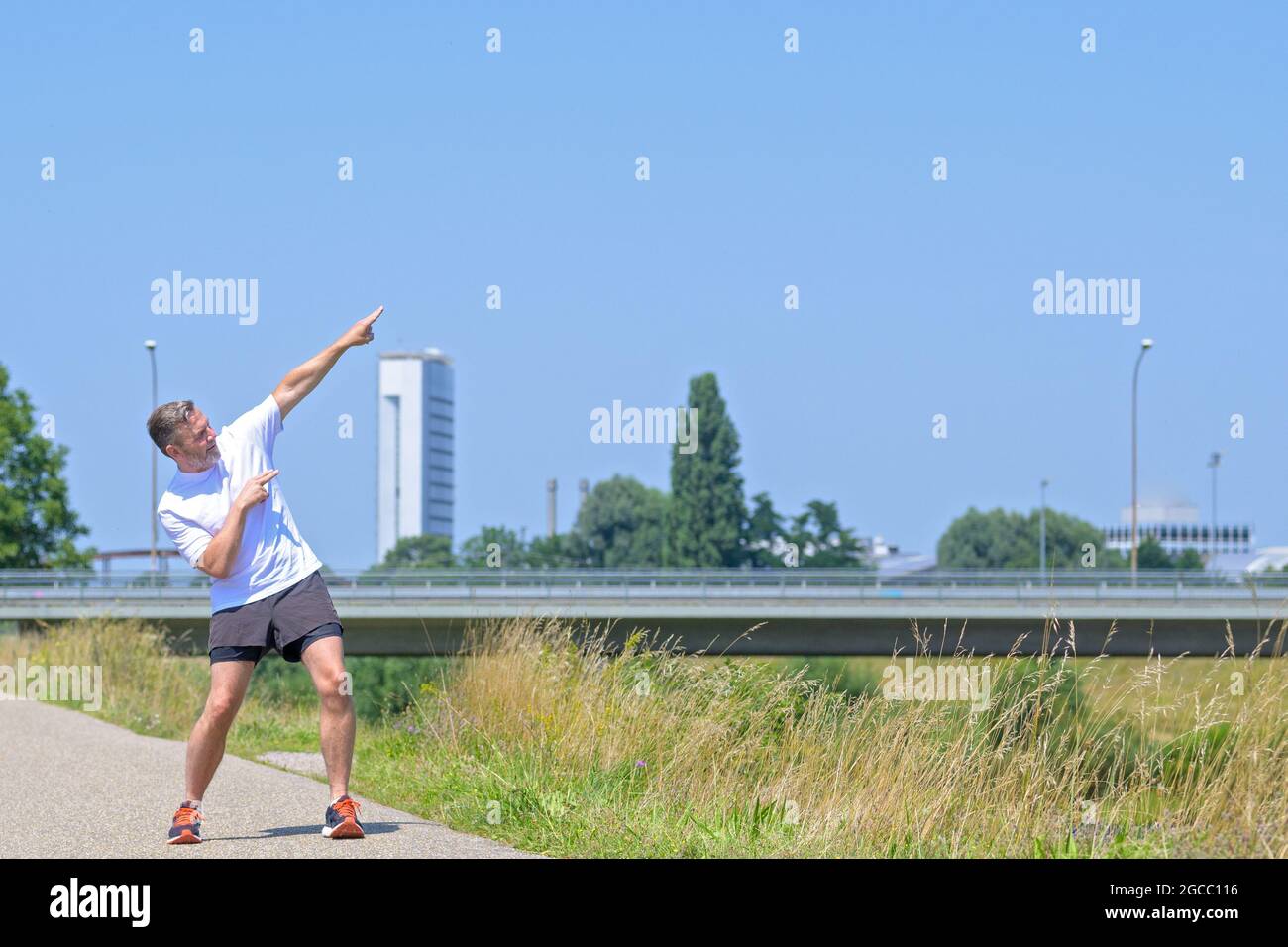 Close up of a fit athletic middle-aged man in sportswear pausing during ...