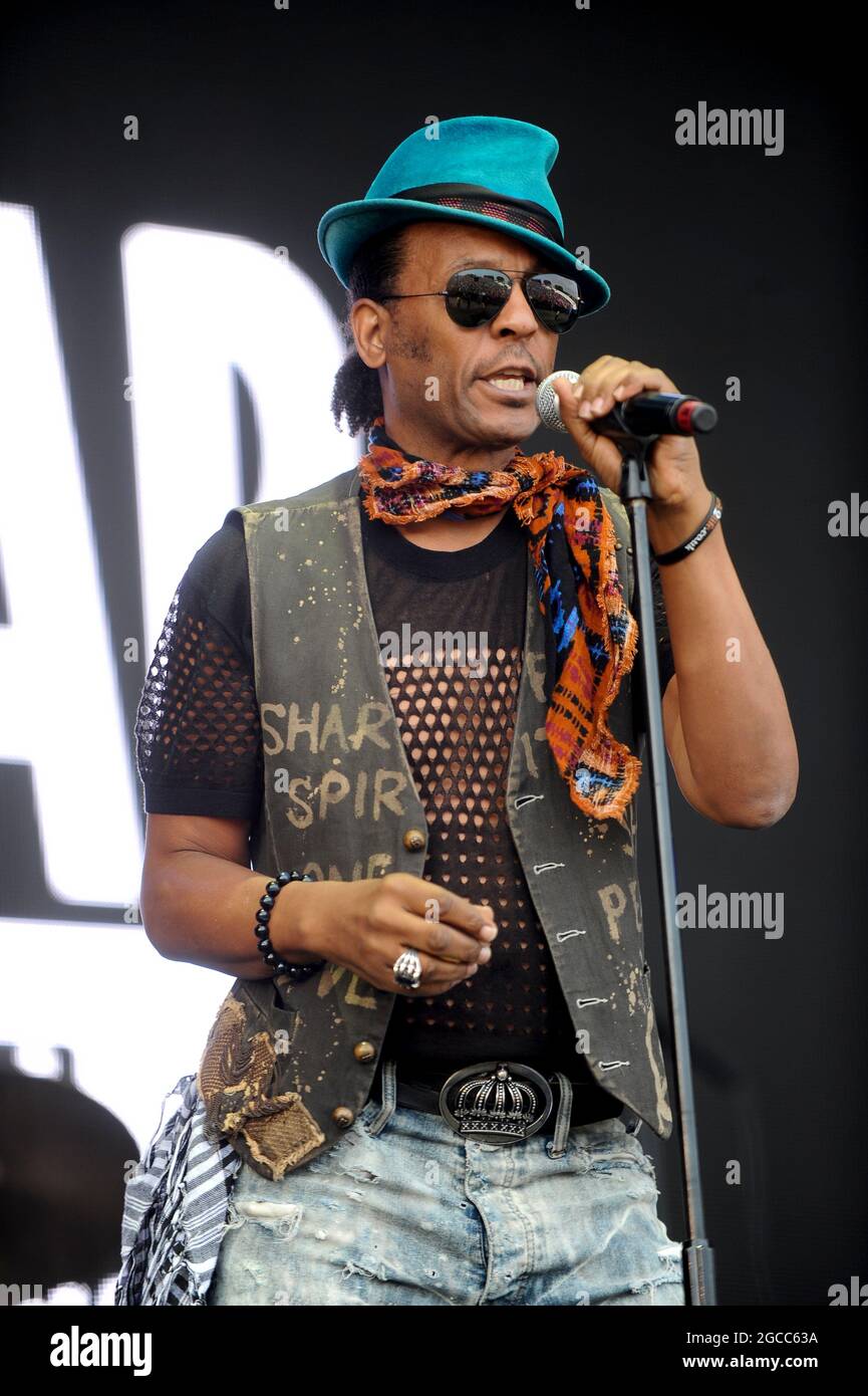 Shalamar Performing at Lets Rock Leeds 80s Stock Photo - Alamy