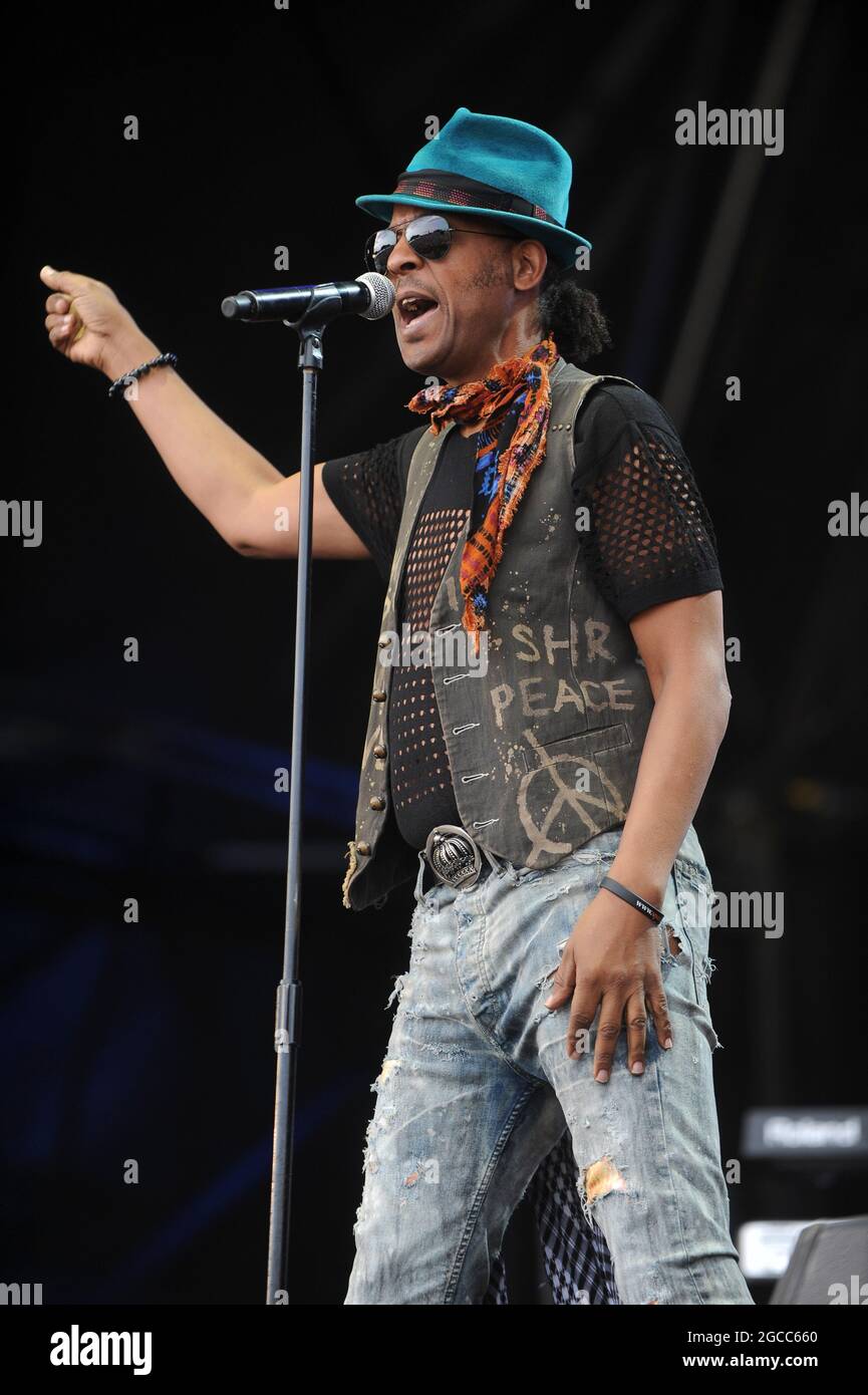 Shalamar Performing at Lets Rock Leeds 80s Stock Photo - Alamy