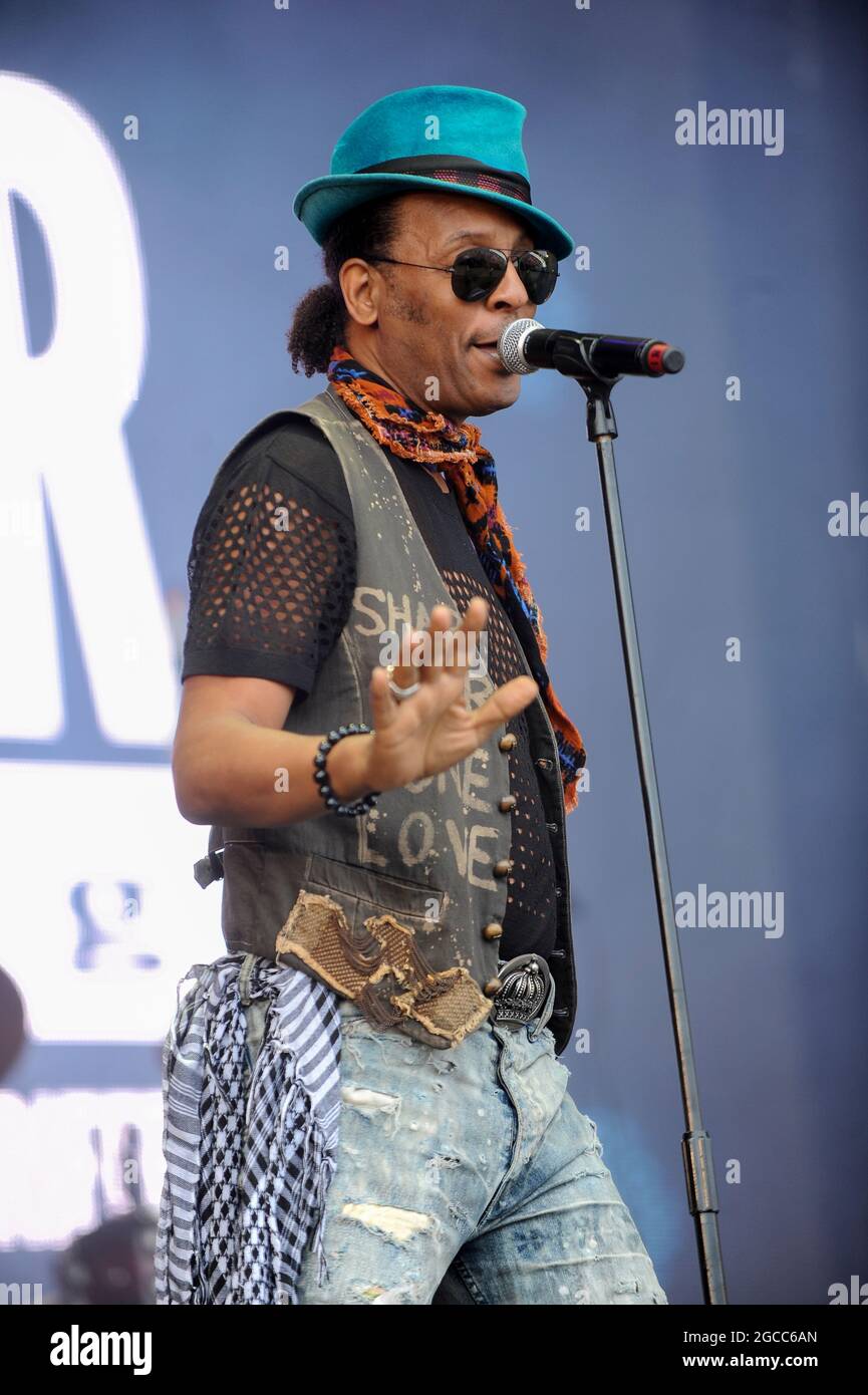 Shalamar Performing at Lets Rock Leeds 80s Stock Photo - Alamy