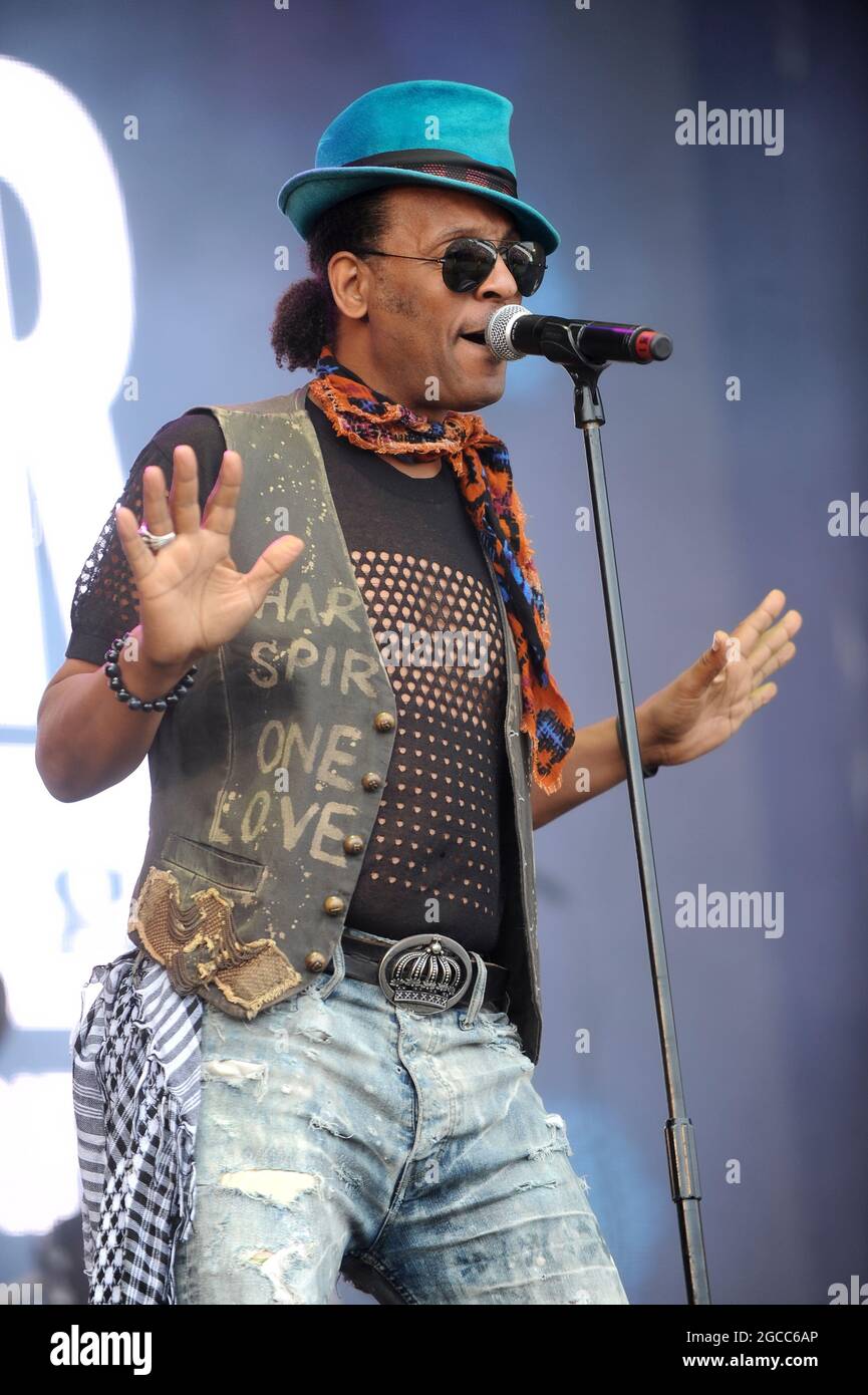 Shalamar Performing at Lets Rock Leeds 80s Stock Photo - Alamy