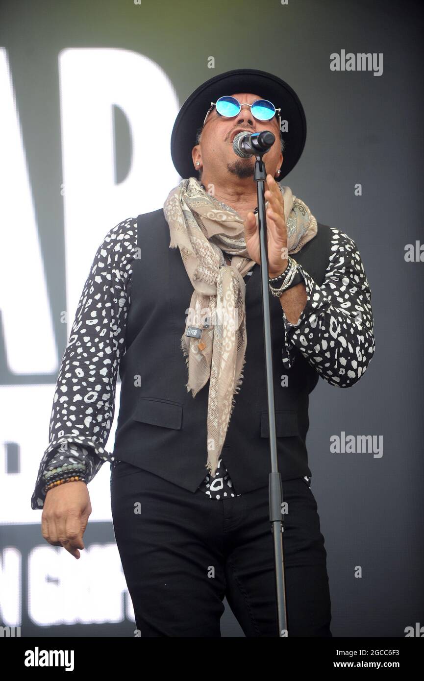 Shalamar Performing at Lets Rock Leeds 80s Stock Photo - Alamy