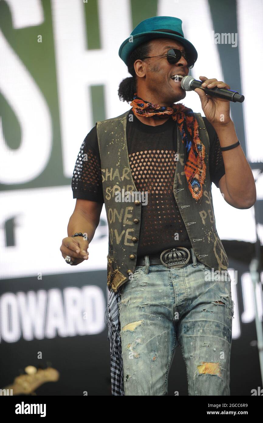 Shalamar Performing at Lets Rock Leeds 80s Stock Photo - Alamy