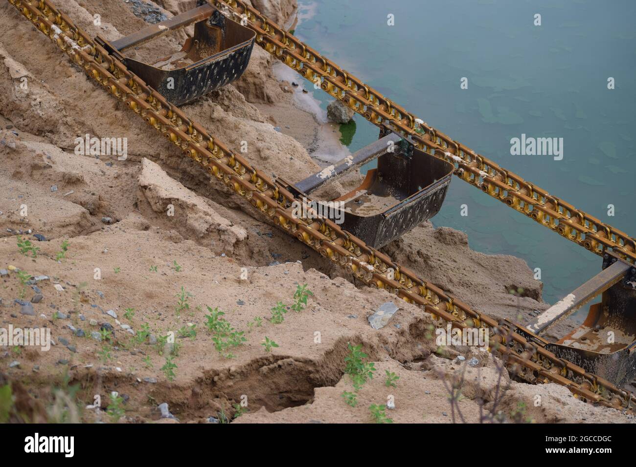 Mechanical extraction method hi-res stock photography and images - Alamy