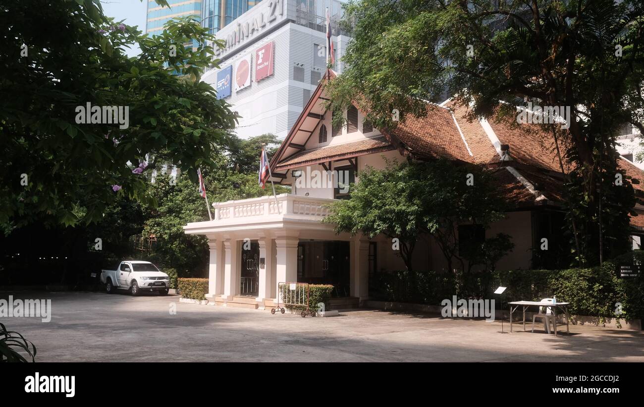 Asoke Road (Sukhumvit Soi 21) Intercity Bangkok Thailand Stock Photo ...