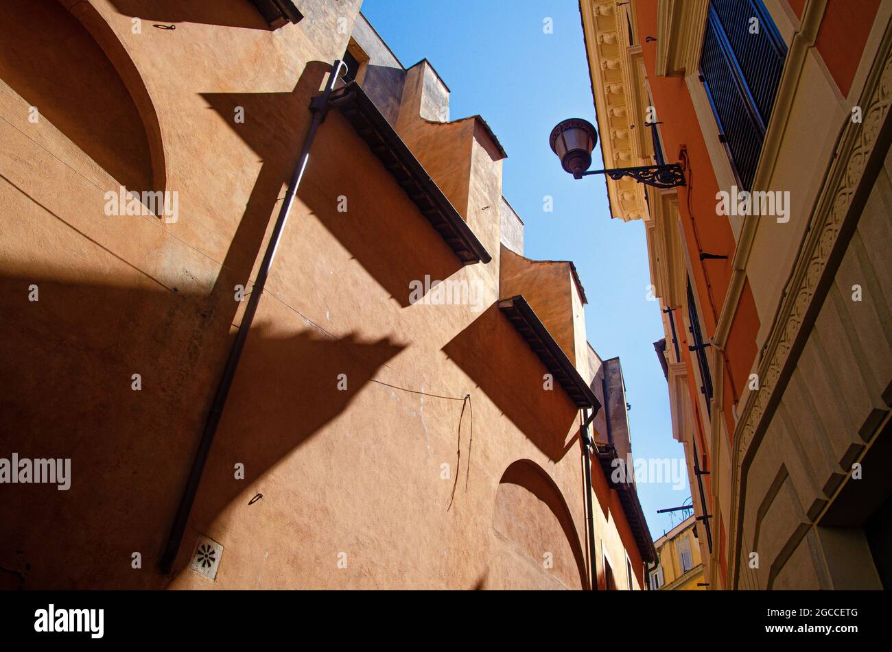 The graphic look of architecture with shadows Stock Photo - Alamy