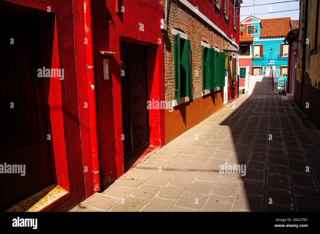 Colorful alley in Bruno, Venice, Italy Stock Photo - Alamy