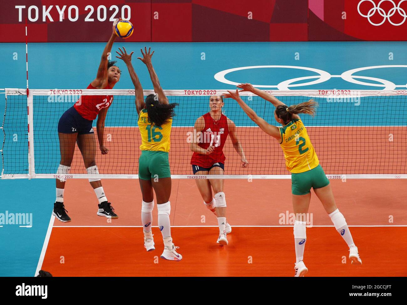 Tokyo, Japan. 08th Aug, 2021. Brazil's Fernanda Rodrigues (16) and ...