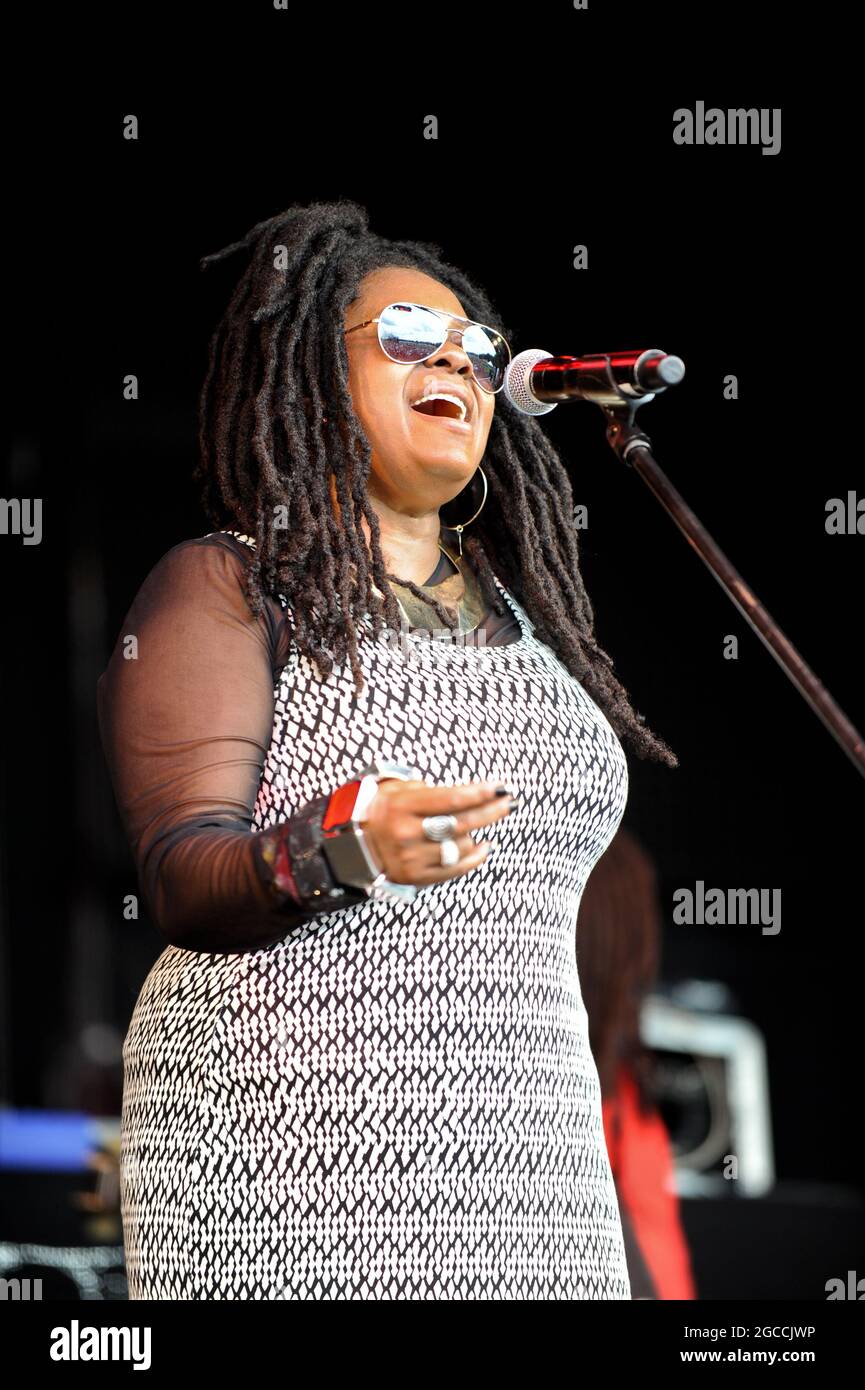 Back to life soul ii soul hi-res stock photography and images - Alamy