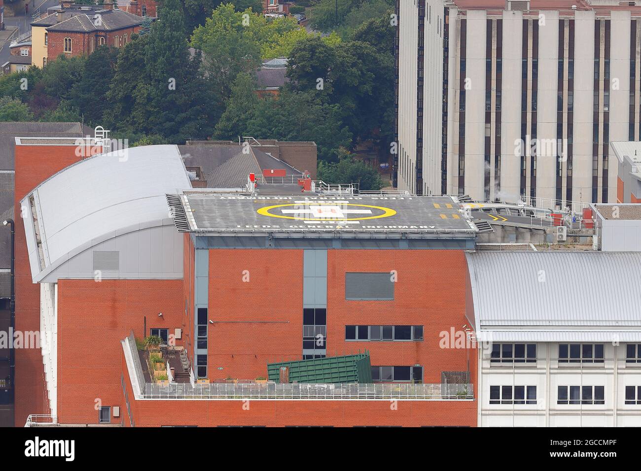 The helicopter landing pad at Leeds General Infirmary Stock Photo - Alamy