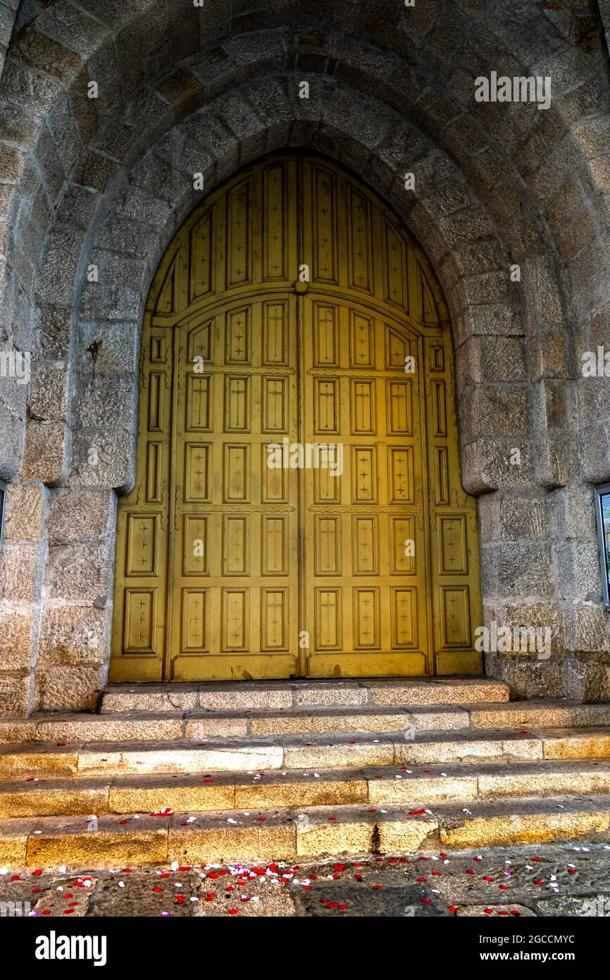 Closed gate of cathedral hi-res stock photography and images - Alamy