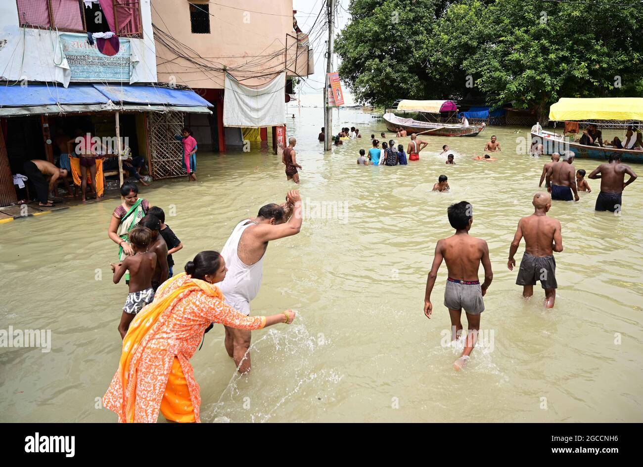 Prayagraj, Uttar Pradesh, India. 8th Aug, 2021. Prayagraj: People ...