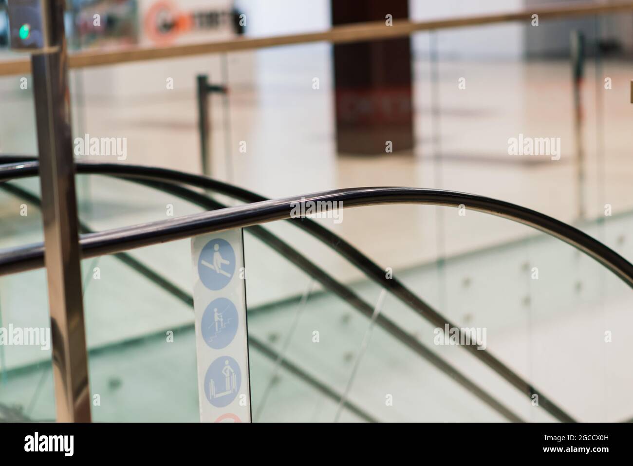 Empty shop escalator in shopping center, no people, isolation covid ...