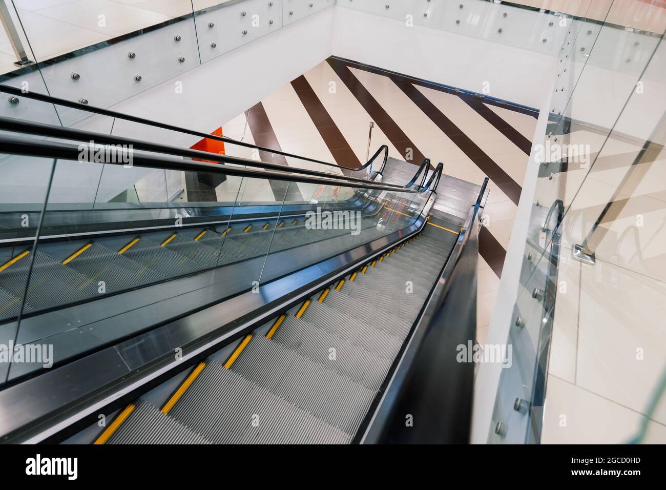 Empty shop escalator in shopping center, no people, isolation covid ...