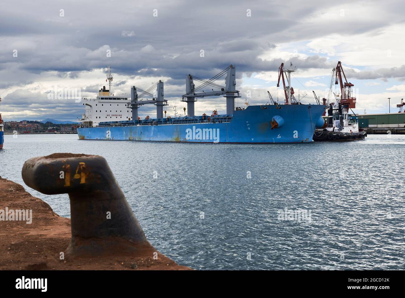 Arriving at port hi-res stock photography and images - Alamy