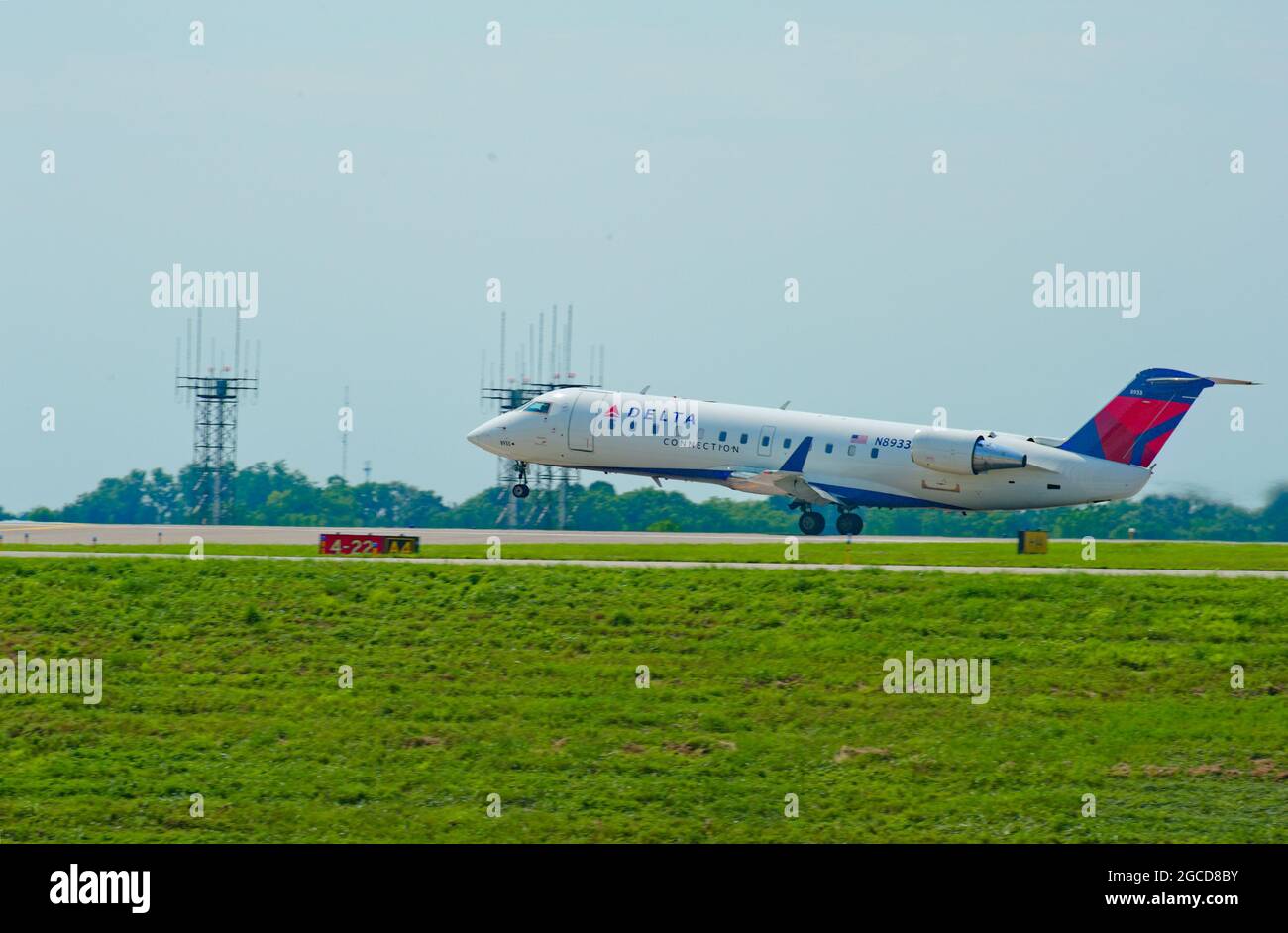 Delta Airlines Canadair Regional Jet CRJ-200 taking off from Lexington ...