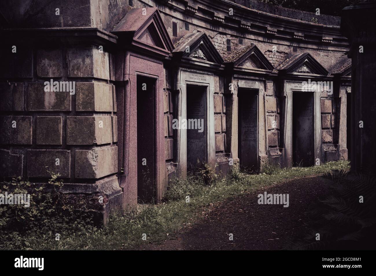 Triangular pediments hi-res stock photography and images - Alamy