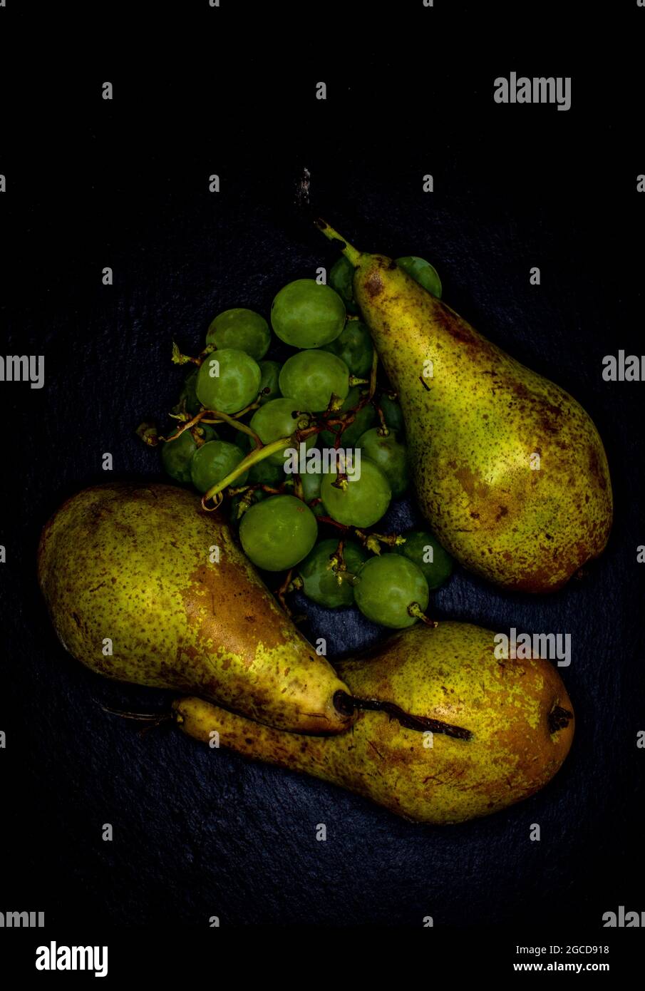 Food : Grapes and pears Stock Photo - Alamy