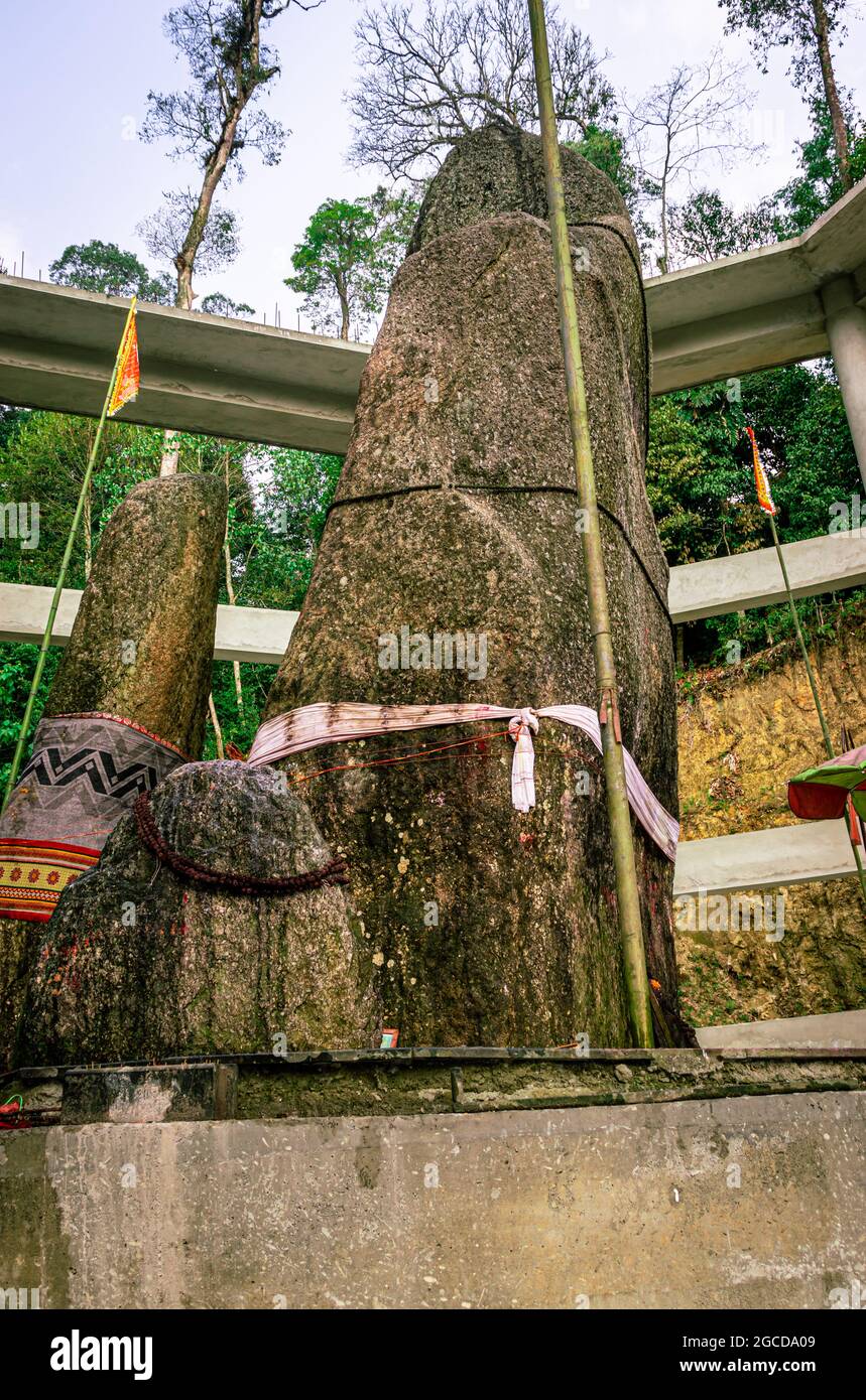 hindu deity statue made of naturally formed mountains rock at day image ...