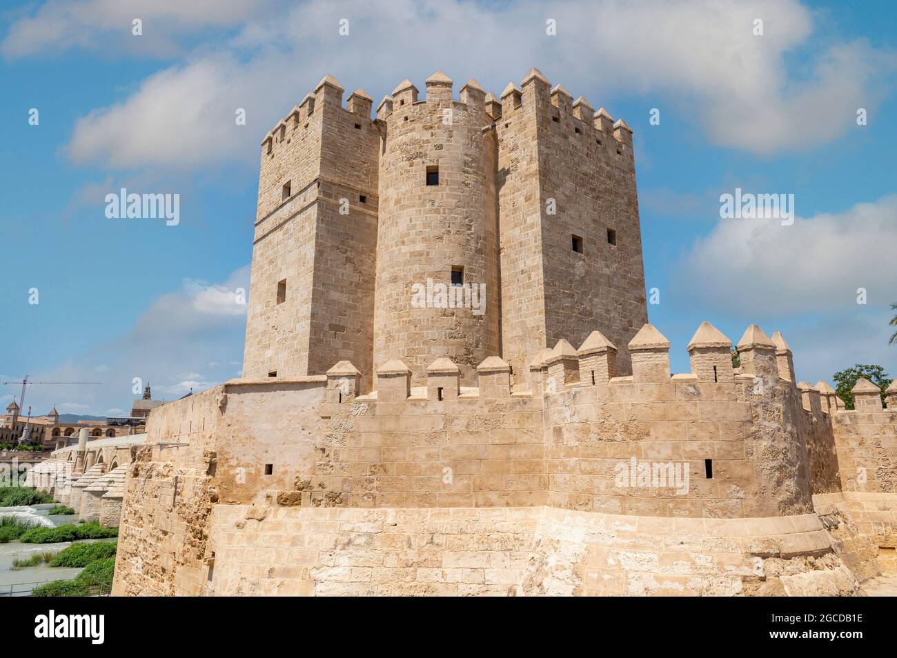 Calahorra Tower in Cordoba. Fortress of Islamic origin Stock Photo - Alamy