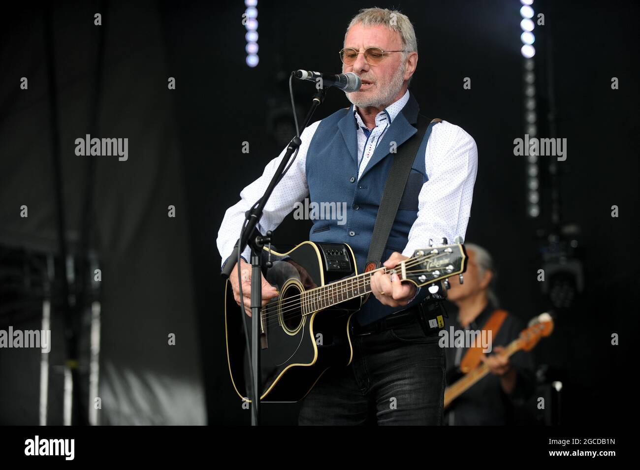 Steve Harley and the Cockney Rebel . Performing at Lets Rock Leeds 80s ...