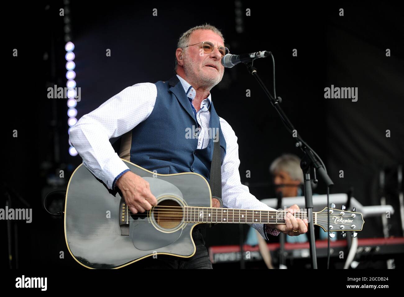 Steve Harley and the Cockney Rebel . Performing at Lets Rock Leeds 80s ...