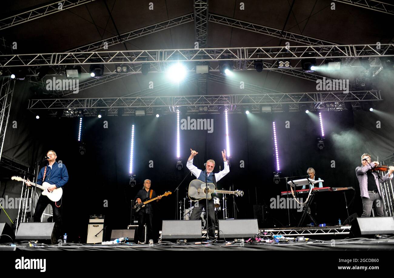 Steve Harley and the Cockney Rebel . Performing at Lets Rock Leeds 80s ...