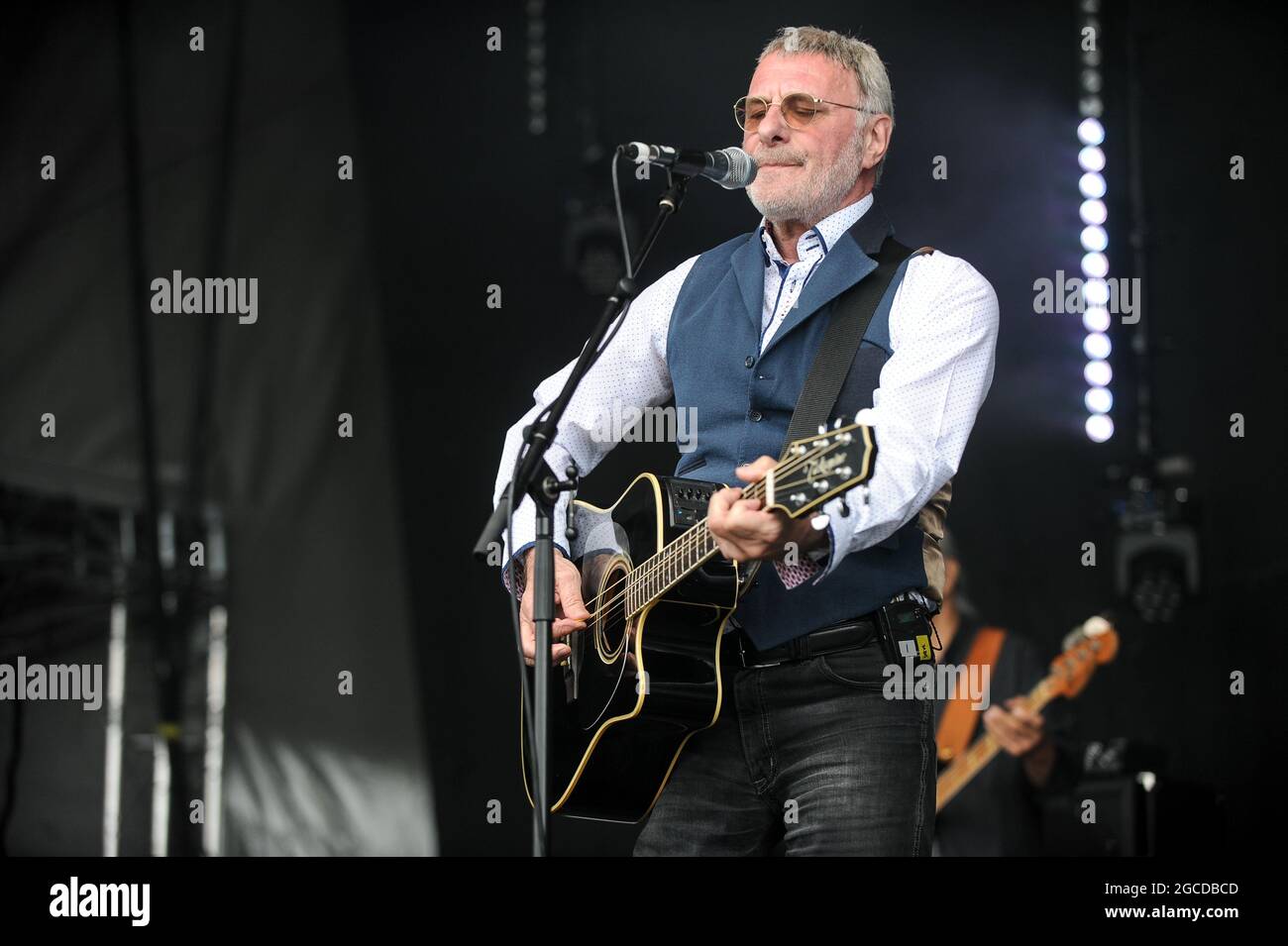 Steve Harley and the Cockney Rebel . Performing at Lets Rock Leeds 80s ...
