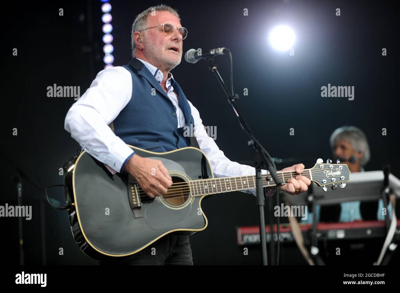 Steve Harley and the Cockney Rebel . Performing at Lets Rock Leeds 80s ...