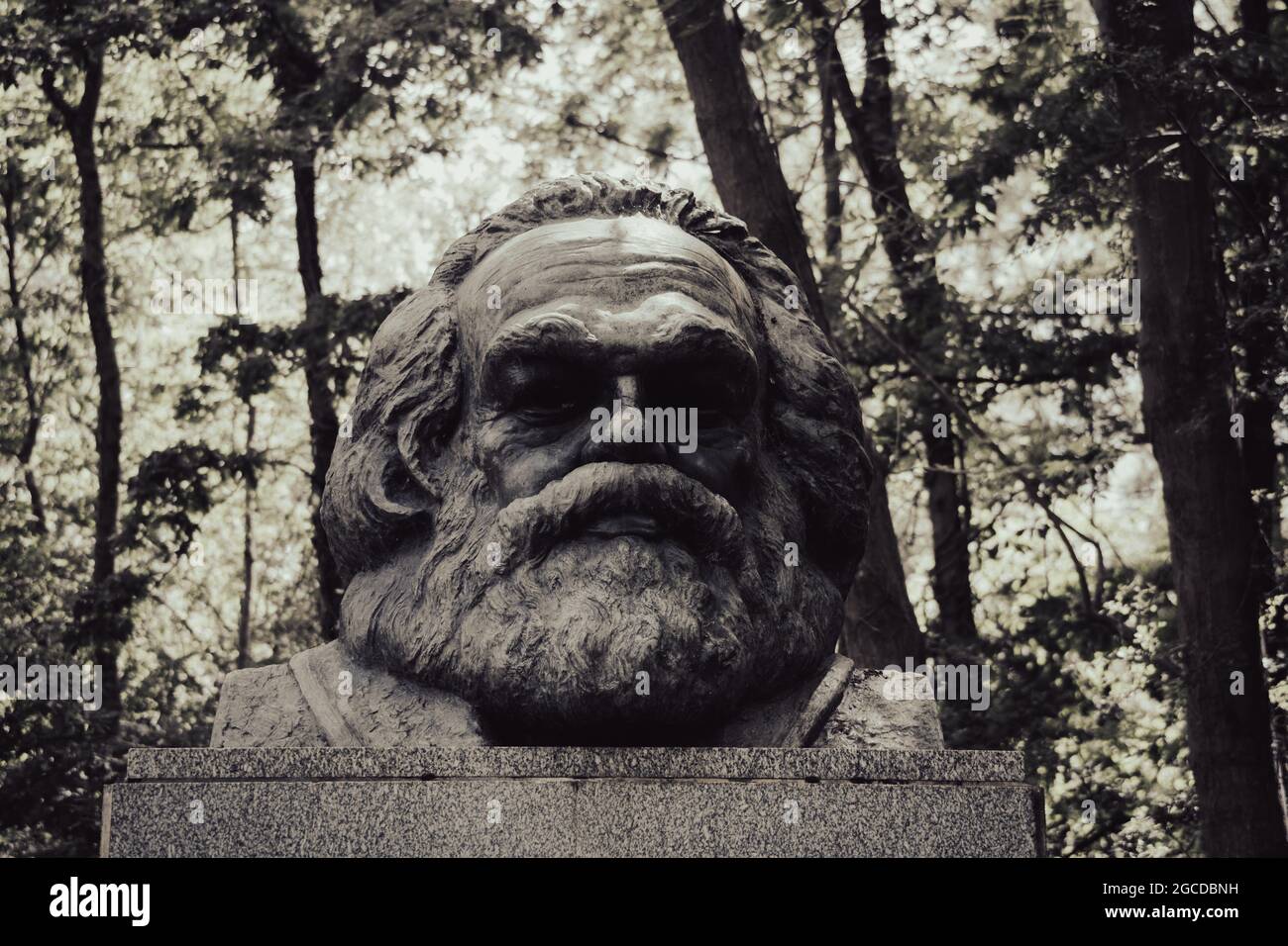 Historical monument sculpture hi-res stock photography and images - Alamy