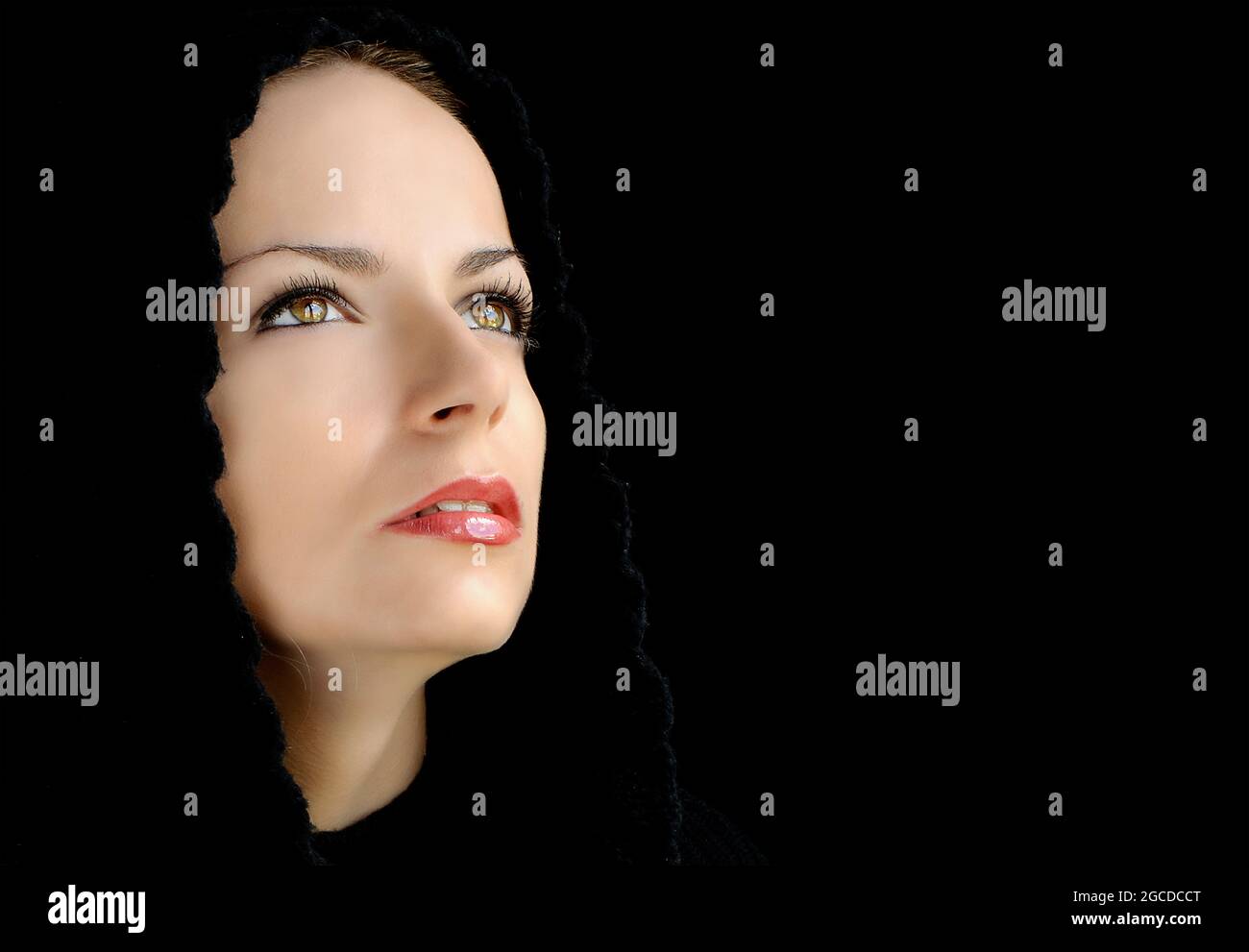 Beautiful woman looking upwards Stock Photo - Alamy