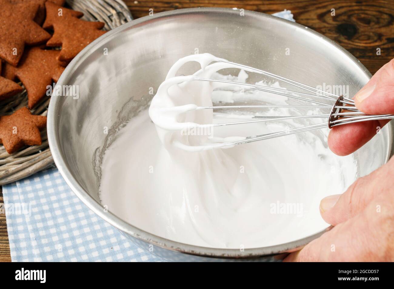 Baking tutorial hi-res stock photography and images - Alamy