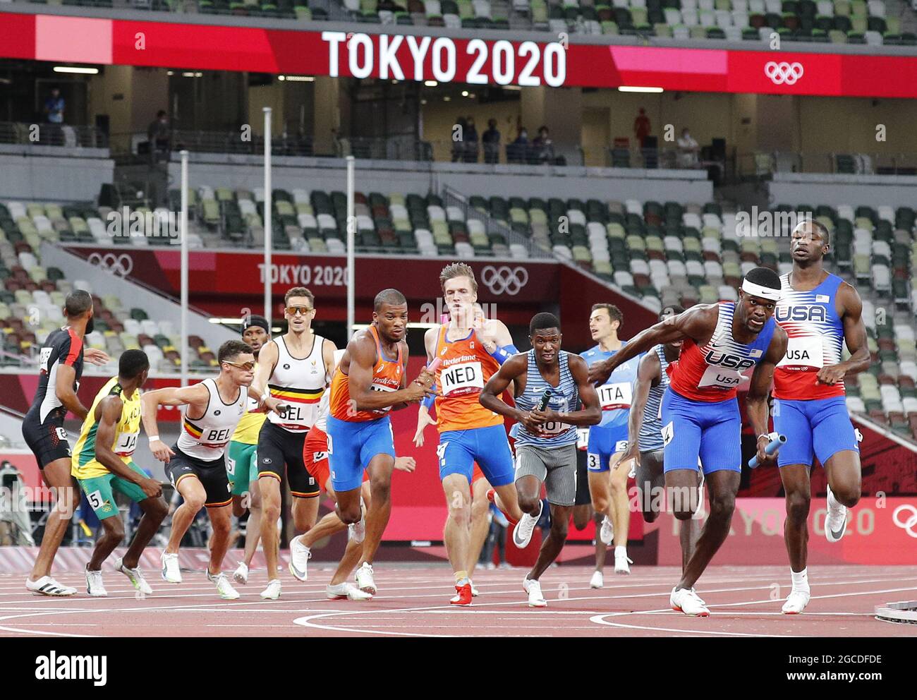 Tokyo, Japan. 08th Aug, 2021. The Men's 4X400 relay exchanges the baton ...