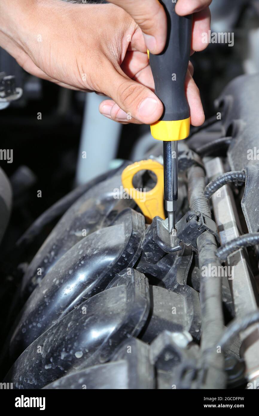 Hand with screwdriver. Auto mechanic in car repair Stock Photo - Alamy