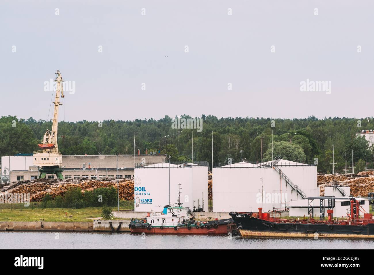 Tanks Oil Refinery In Port. Industrial Port Terminal Stock Photo - Alamy