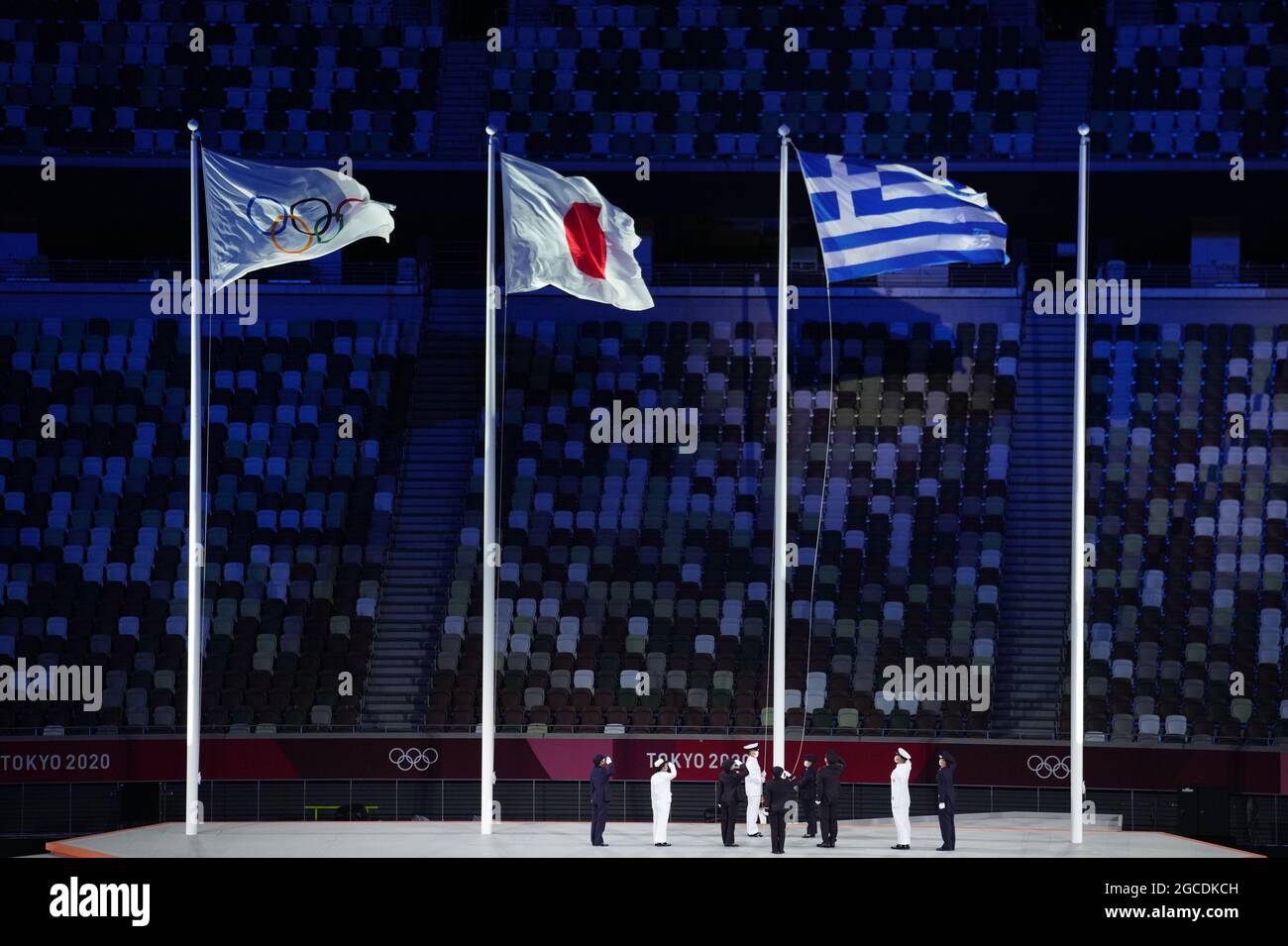 (210808) -- TOKYO, Aug. 8, 2021 (Xinhua) -- The national flag of Greece ...