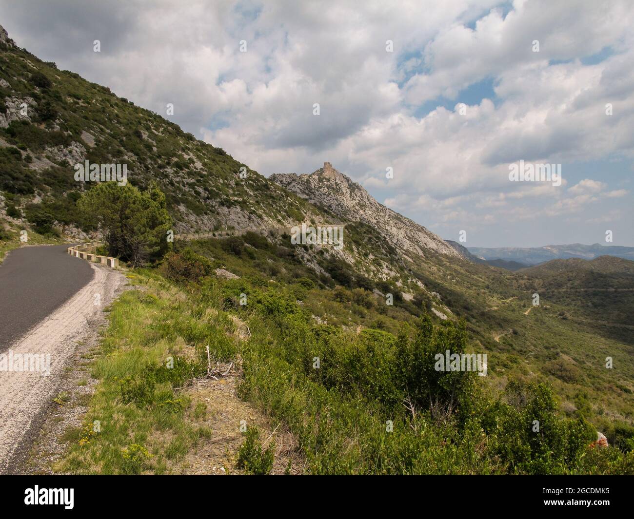 Well defended castle hi-res stock photography and images - Alamy