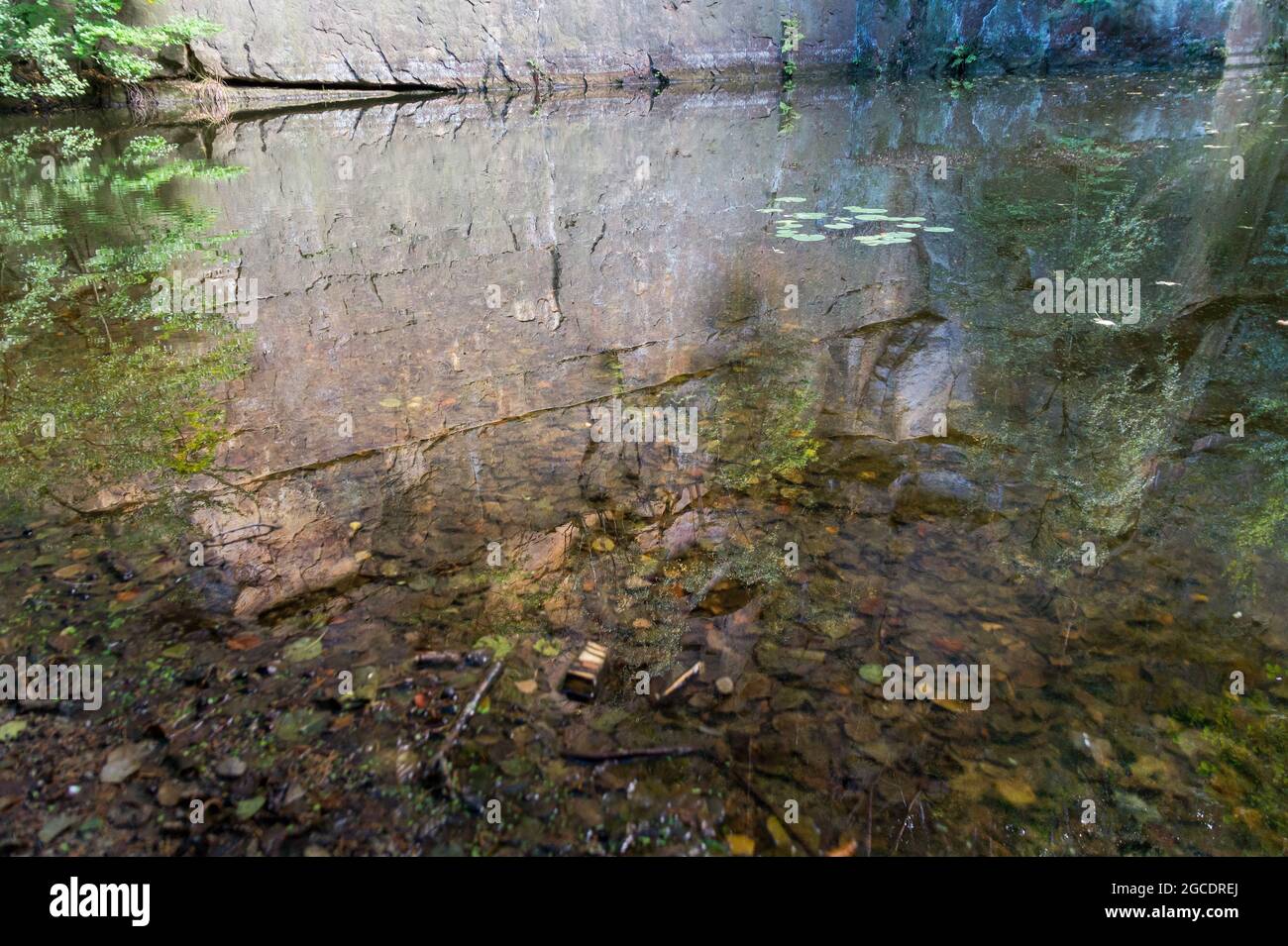 Reflection of rocks hi-res stock photography and images - Alamy