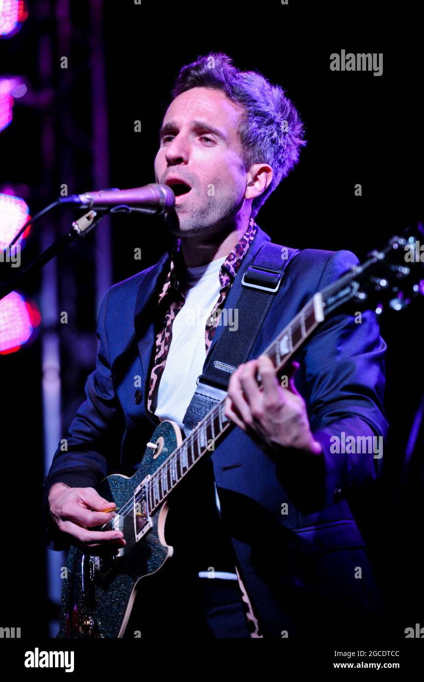 The Hoosiers Performing Live at the Diamond Lounge Doncaster ...