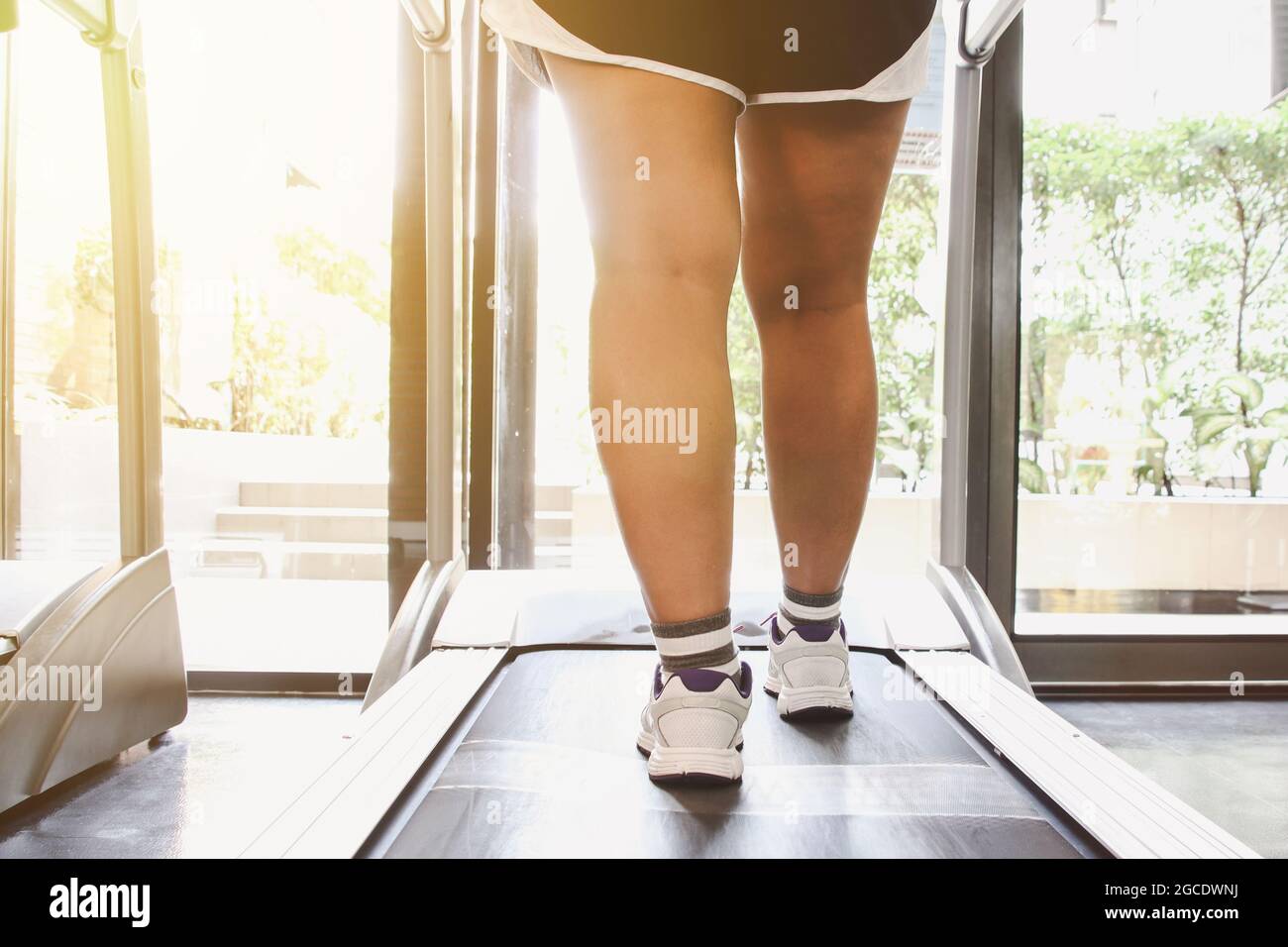 Muscular legs hi-res stock photography and images - Alamy